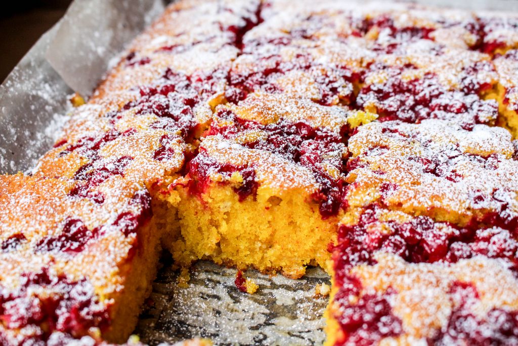 Saffranskaka med lingon och vit choklad - Niiinis Kitchenlife